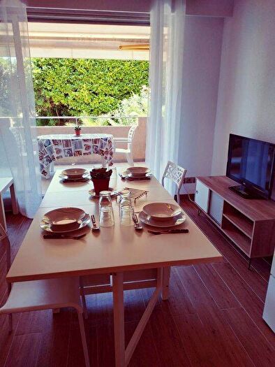 Plans, Villeneuve-Loubet : Appartement 1 pièce à louer