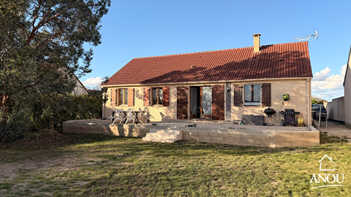 Maison 6 pièces à Alluyes, à vendre