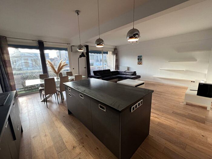 Appartement à louer - Endoume, Marseille ème arrondissement - 3 pièces - 2 chambres