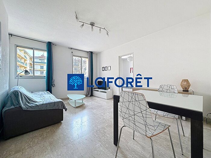 Appartement à louer - Centre Ancien, Draguignan - 2 pièces - 1 chambre