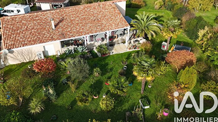 Maison à vendre - Champagne-Vigny - 5 pièces - 4 chambres