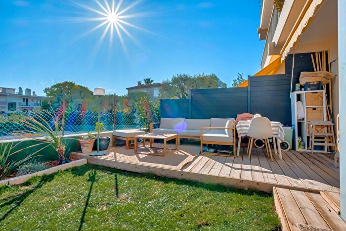 Appartement à vendre - Antibes, Antibes-les-Pins, Trianon, Le Fournel, Peyregoue - 2 pièces - 2 chambres