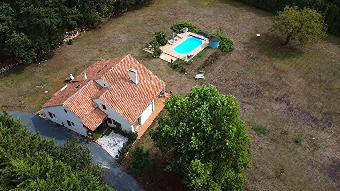 Maison à vendre - Tourtoirac - 8 pièces - 4 chambres