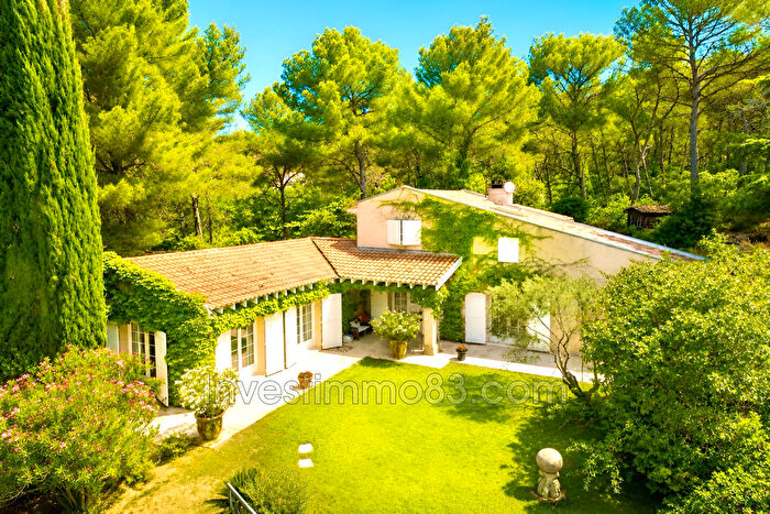 Maison 7 pièces à Châteauneuf-le-Rouge, à vendre