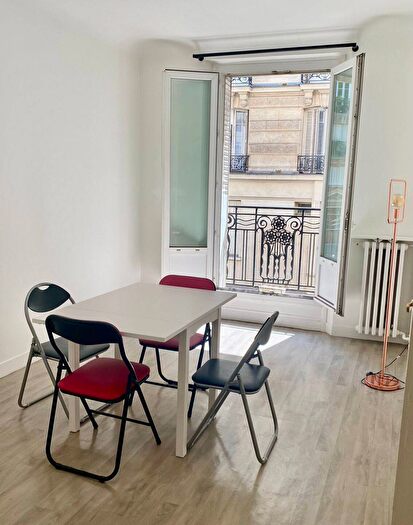 Grandes Carrières-Clichy, Paris 18ème arrondissement : Appartement 2 pièces à louer