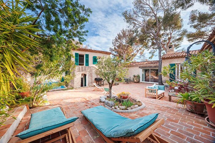 Maison à vendre - Cassis - 8 pièces - 6 chambres