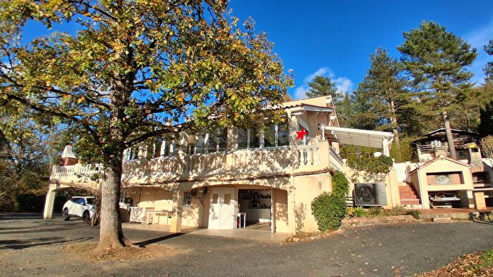 Maison à vendre - Castres, Quartier Périphérique Nord et Est - 6 pièces - 4 chambres