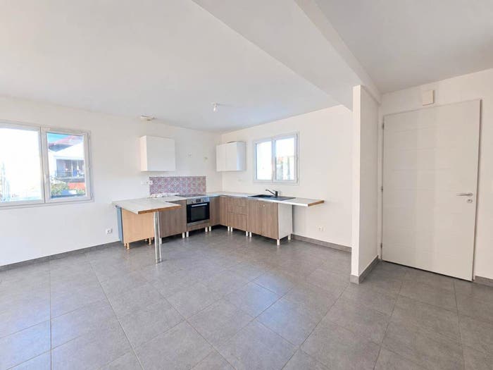 Maison 4 pièces à Châbons, à louer