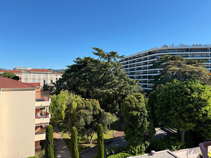Cannes, Californie Pezou : Appartement 1 pièce à vendre