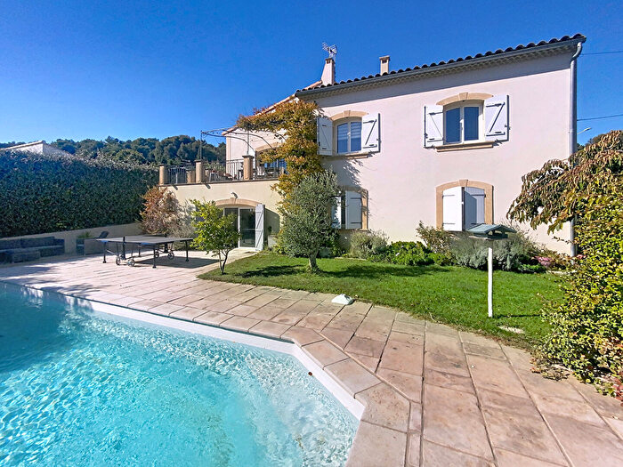 Maison à vendre - Lamanon - 9 pièces - 6 chambres