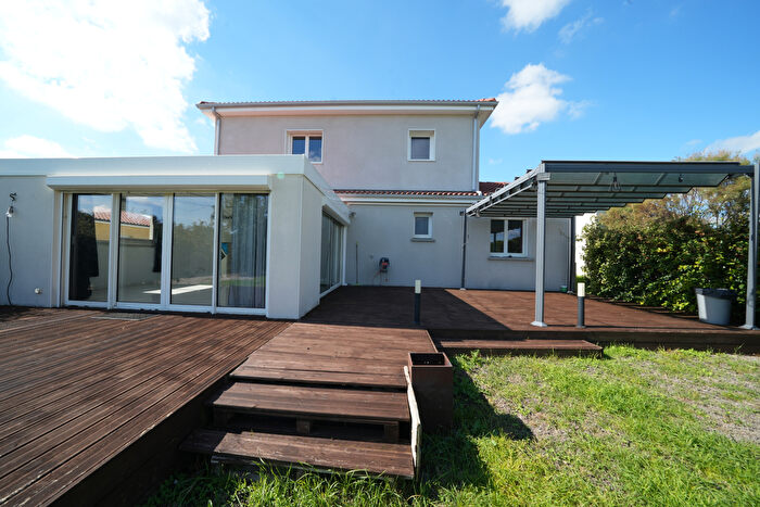 Maison 9 pièces à vendre - Pessat-Villeneuve