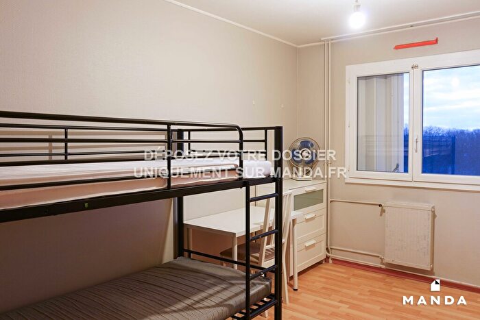 Appartement à louer - Vaulx-en-Velin, Mas Sud - 5 pièces - 4 chambres