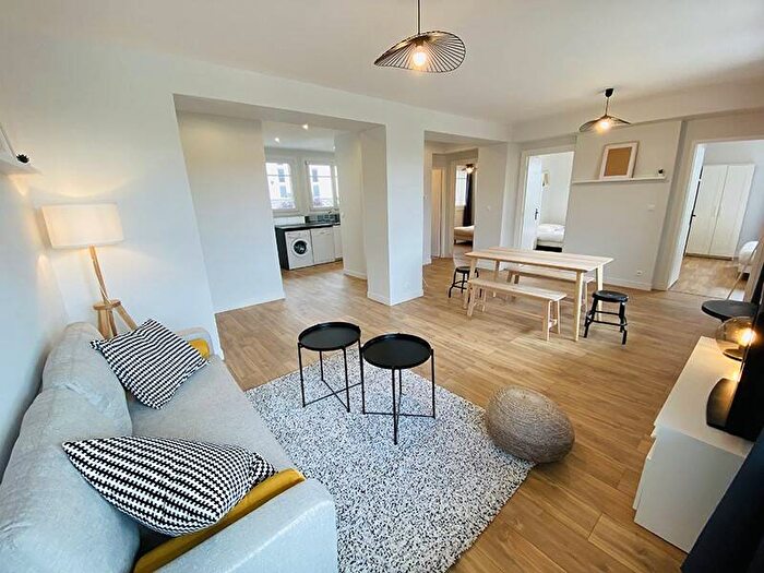 Appartement à louer - Laënnec, Lyon ème arrondissement - 5 pièces - 4 chambres