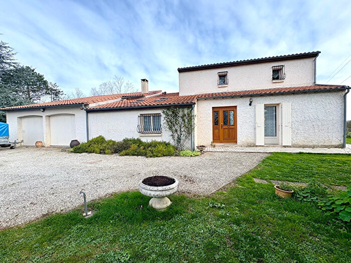 Maison à vendre - Brioux-sur-Boutonne - 6 pièces - 4 chambres