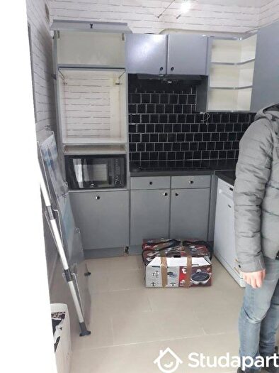 Appartement à louer - Barbâtre-Saint Remy-Verrerie, Reims - 1 pièce - 3 chambres