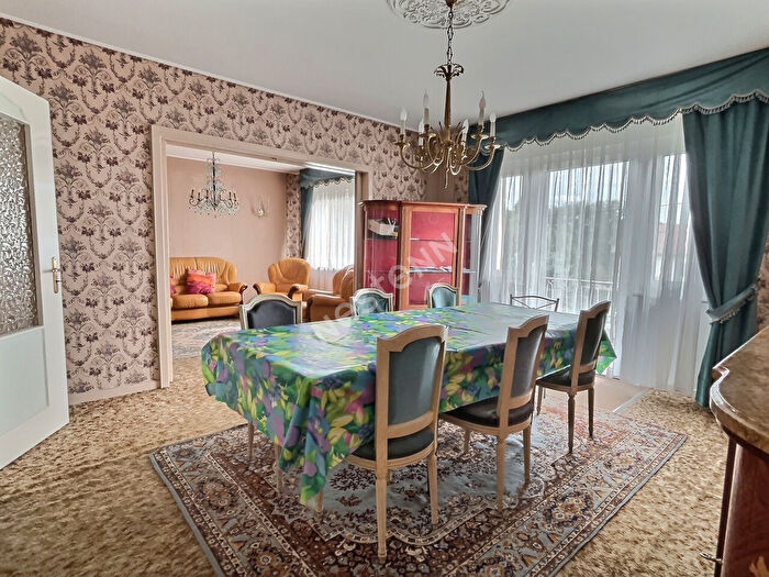 Maison à vendre - Boulay-Moselle - 9 pièces - 5 chambres