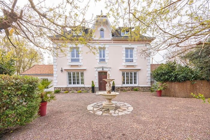 Maison à vendre - Basse-Goulaine - 10 pièces - 5 chambres