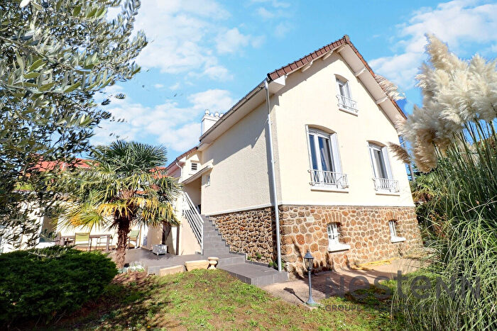 Maison à vendre - Neuilly-sur-Marne, Bourg ancien, Pré Fleuri, Rives de Neuilly - 6 pièces - 5 chambres