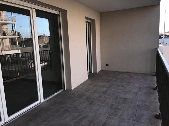 Appartement à louer - Arles, Trébon - 3 pièces - 2 chambres