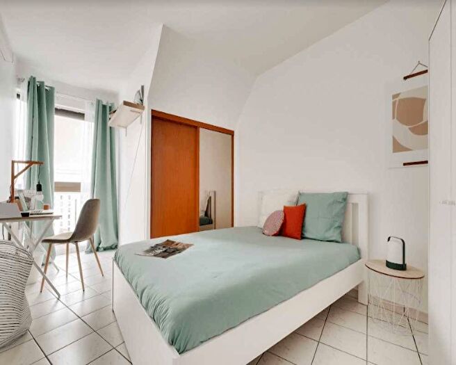 Appartement à louer - Secrétan, Paris ème arrondissement - 5 pièces - 5 chambres