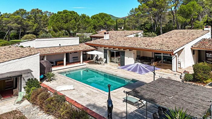 Maison à vendre - Puget-sur-Argens - 7 pièces - 6 chambres