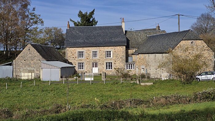 Maison à vendre - Saint-Symphorien-de-Thénières - 10 pièces - 5 chambres
