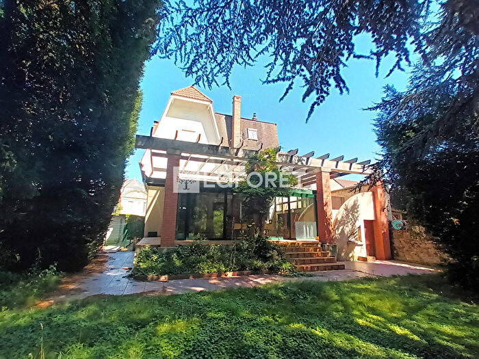 Maison à vendre - Viarmes - 9 pièces - 5 chambres