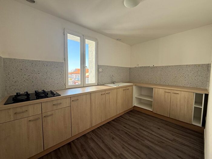 Appartement à louer - Prades - 4 pièces - 3 chambres