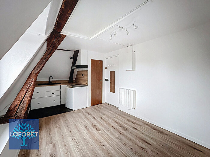 Appartement à louer - Mennecy, Centre-ville, Gare, Châtries, Château, Bel-Air - 1 pièce