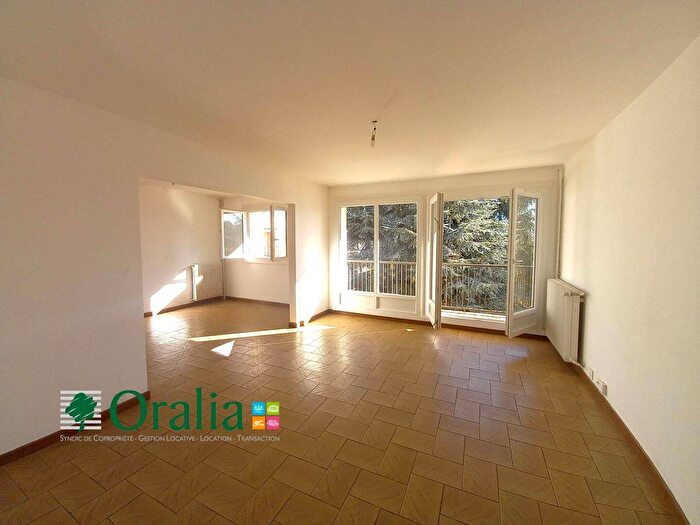 Appartement à louer - Le-Fort, Meyzieu - 5 pièces - 4 chambres