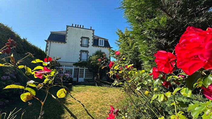 Maison à vendre - Lesneven - 10 pièces - 8 chambres