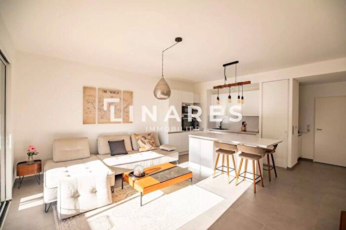 Appartement à louer - Bonneveine, Marseille ème arrondissement - 4 pièces - 3 chambres