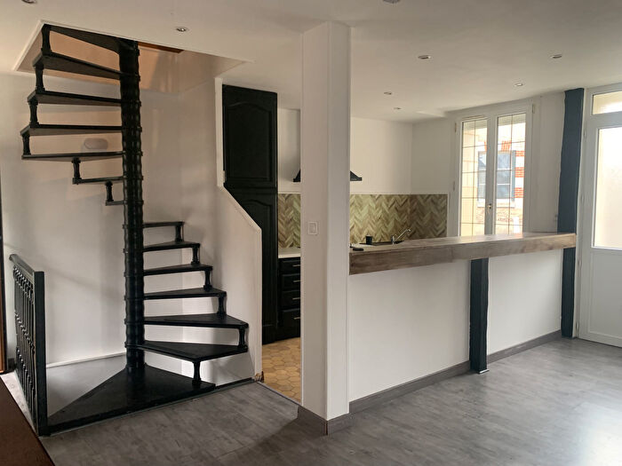 Maison 3 pièces à louer à Chargé