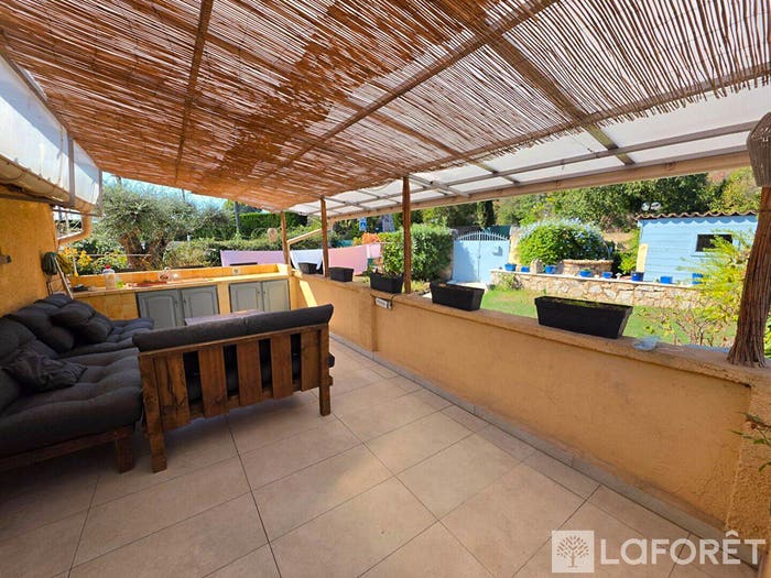 Saint Jacques Sud, Grasse : Appartement 2 pièces à louer