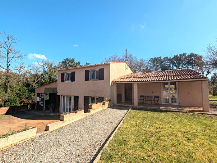 Maison à vendre - Prunelli-di-Fiumorbo - 8 pièces - 5 chambres