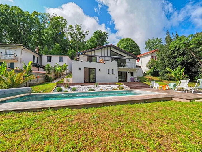 Hendaye, Plage, Sopite, Aguerria, Corniche : Maison 5 pièces à vendre