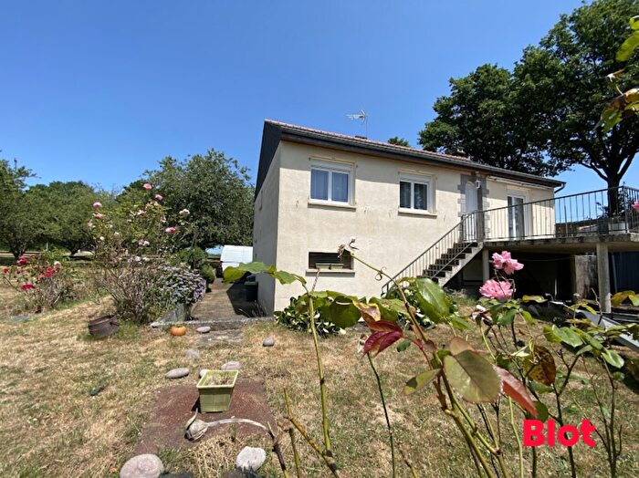 Maison à vendre - Saint-Aubin-du-Pavail - 5 pièces - 3 chambres