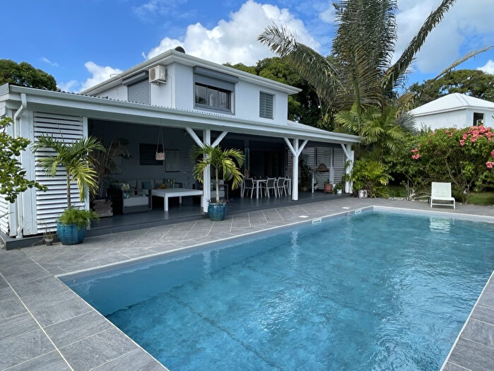 Maison 8 pièces à louer à Baie-Mahault