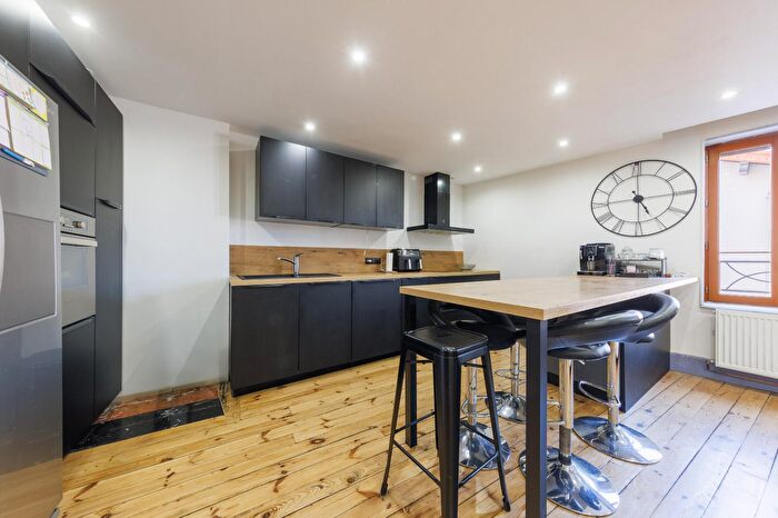 Maison à vendre - Mozac - 6 pièces - 5 chambres