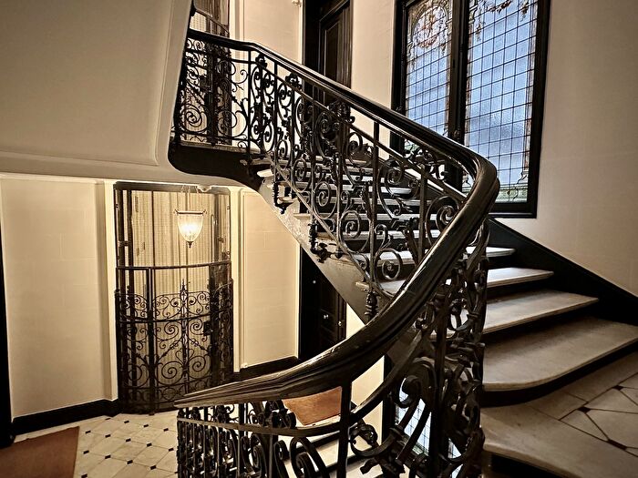 Appartement à vendre - La Madeleine - 4 pièces - 3 chambres