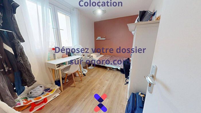 Appartement à louer - Le Village, Vaulx-en-Velin - 5 pièces - 4 chambres