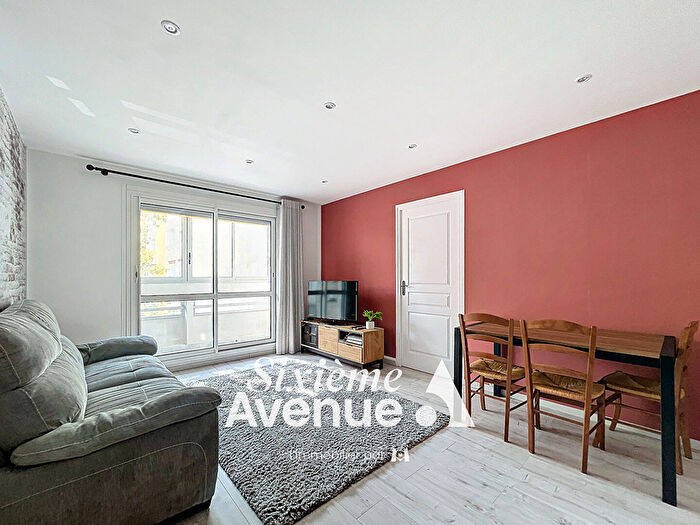 Appartement à vendre - Décines-Charpieu, Le Prainet - 3 pièces - 2 chambres