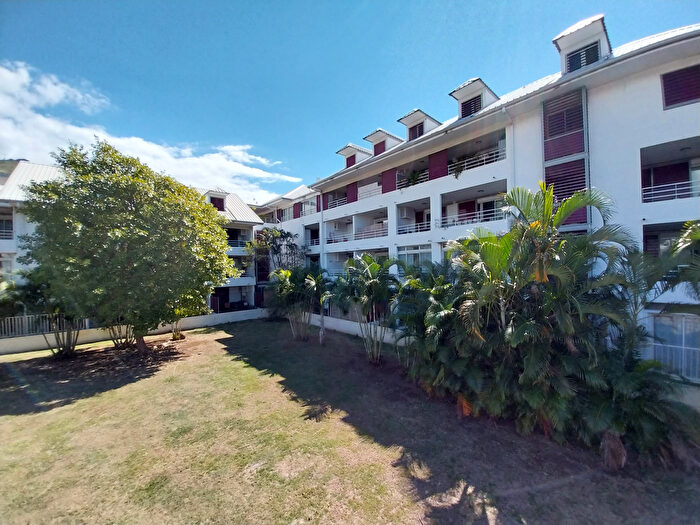 Saint-Denis, Petite-Ile, Bas de la Rivière : Appartement 1 pièce à vendre