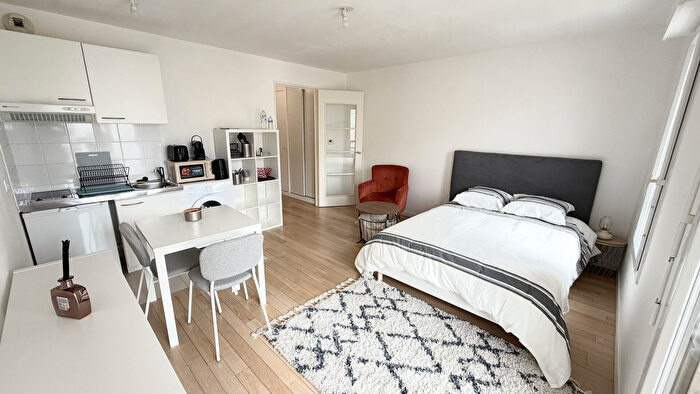 Appartement à louer - Suresnes, Carnot, Gambetta - 1 pièce