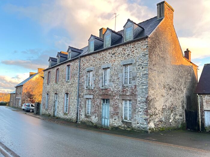 Maison à vendre - Uzel - 10 pièces - 9 chambres