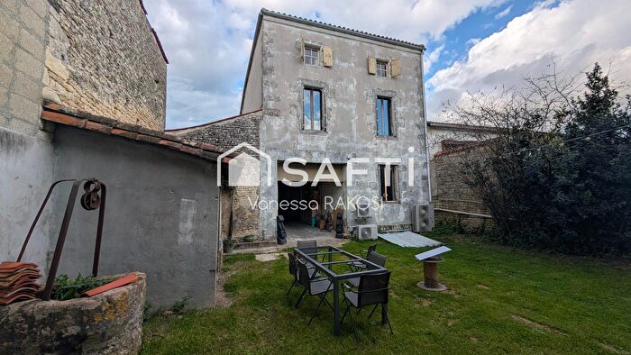 Maison à vendre - Matha - 4 pièces - 3 chambres