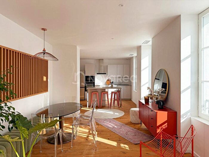 Appartement à louer - Pau, Centre-ville - 4 pièces - 3 chambres