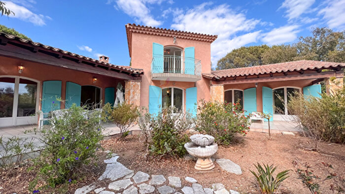 Maison à vendre - Roquebrune-sur-Argens - 5 pièces - 4 chambres