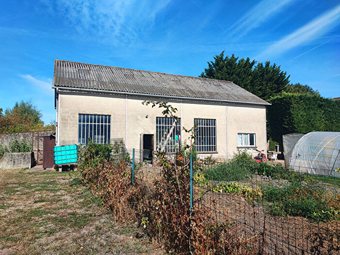 Marigny-les-Usages - Maison 1 pièce à vendre