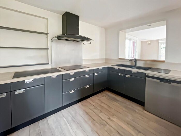 Maison à louer - Sainte-Foy-dAigrefeuille - 6 pièces - 5 chambres